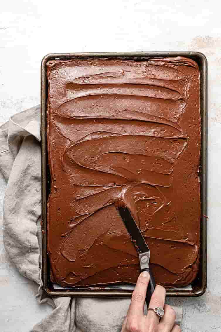 How Much is a 1/4 Sheet Cake Size? 🍰